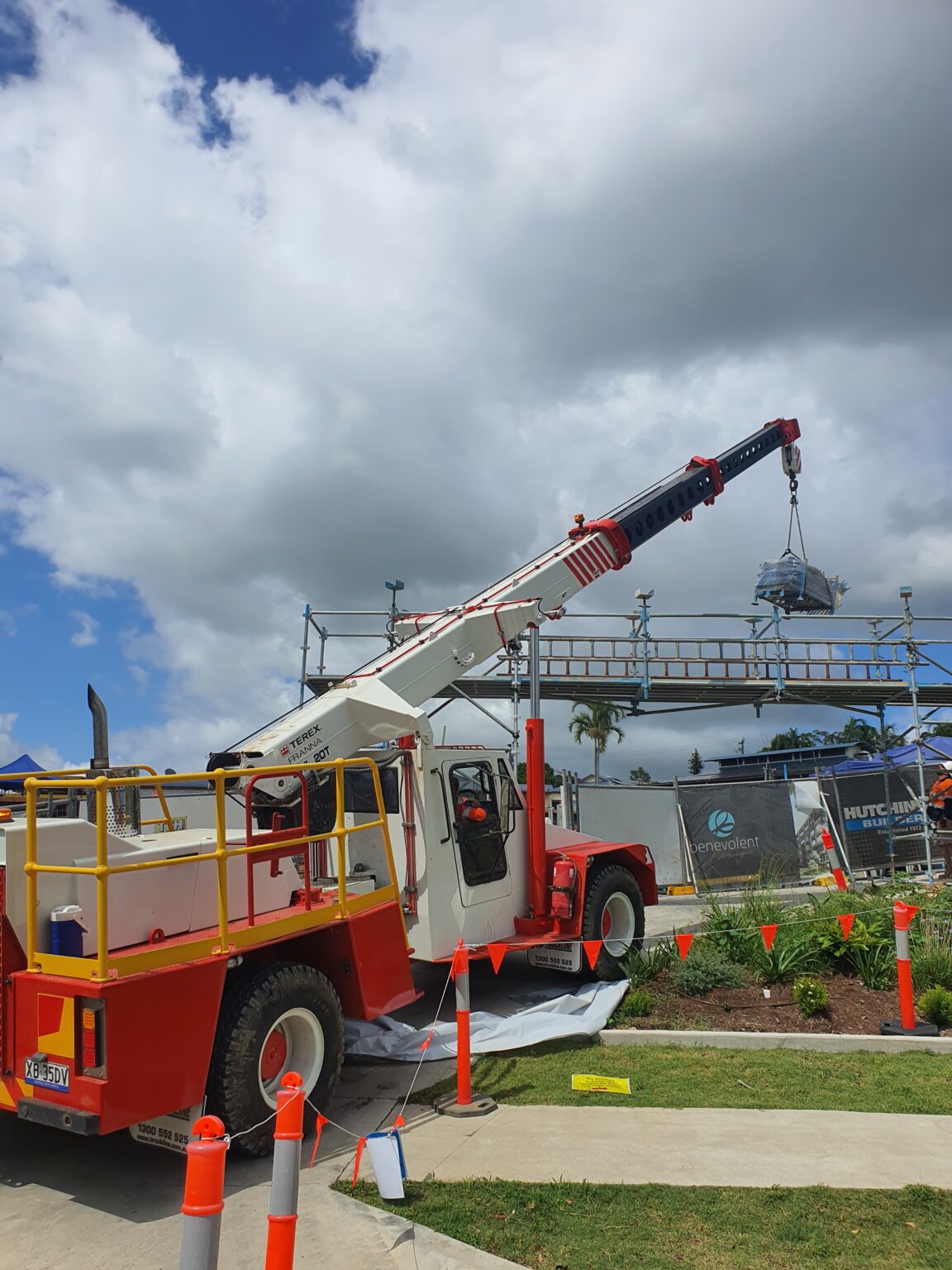 ROCKY CRANES – WE LIFT ROCKY